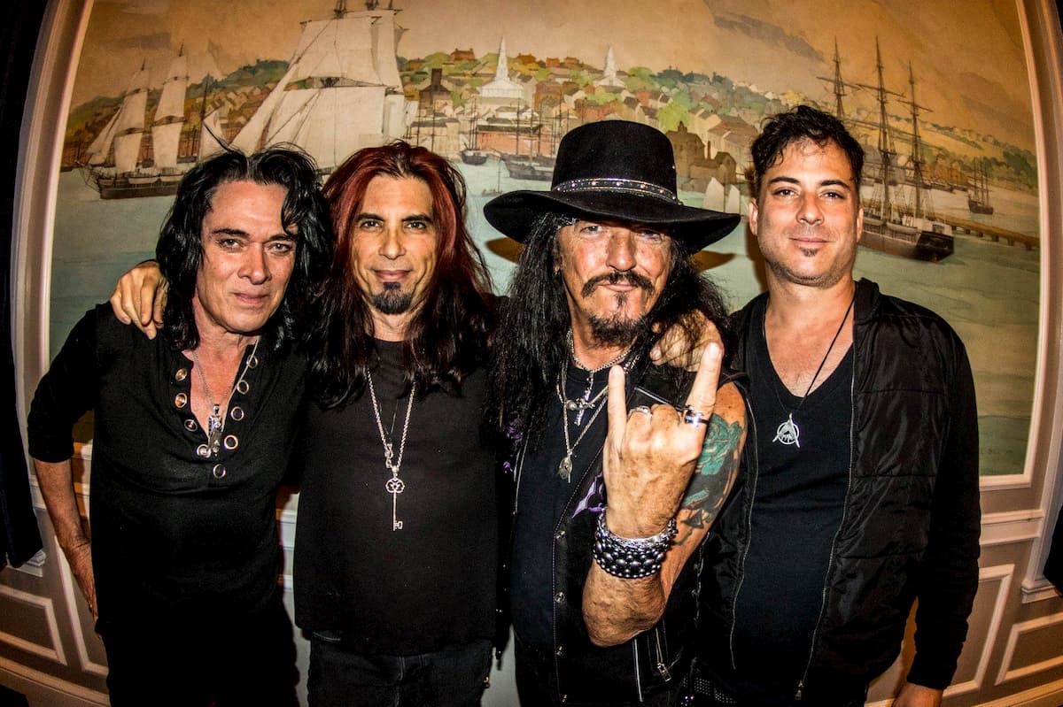 - AUTOGRAPH & Guitarist Steve Lynch Rocks M3 Fest - BallBuster Music